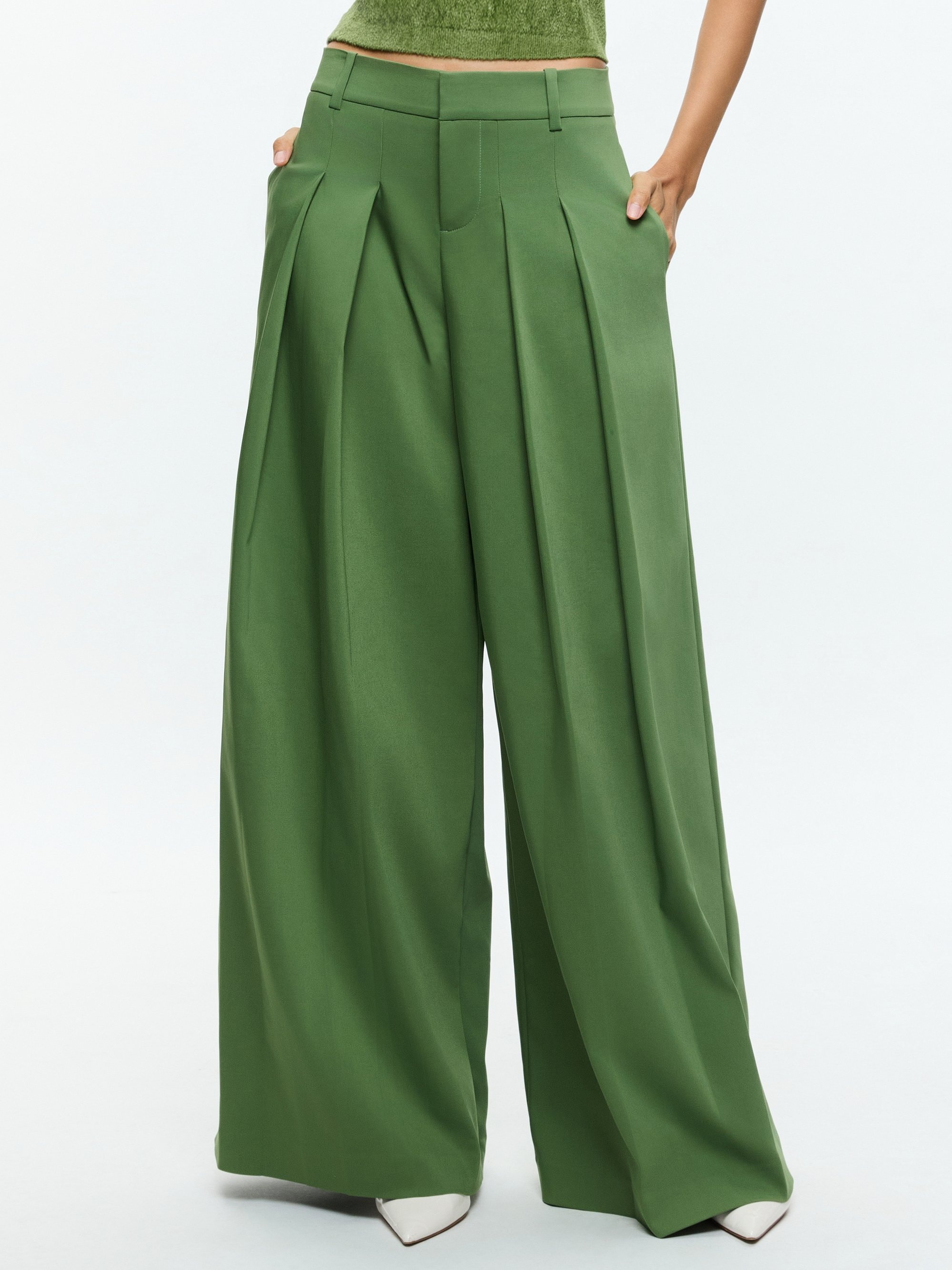 Alice + Olivia BLAIRE ULTRA LOW RISE PLEATED PANT | REVERSIBLE