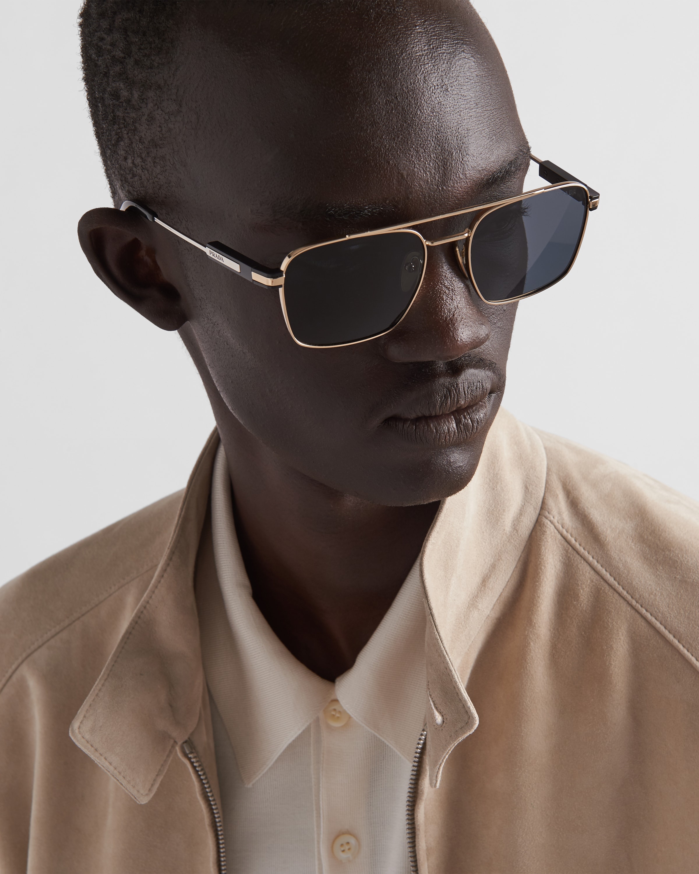 Prada Sunglasses with iconic metal plaque | REVERSIBLE Prada Sunglasses with iconic metal plaque | REVERSIBLE