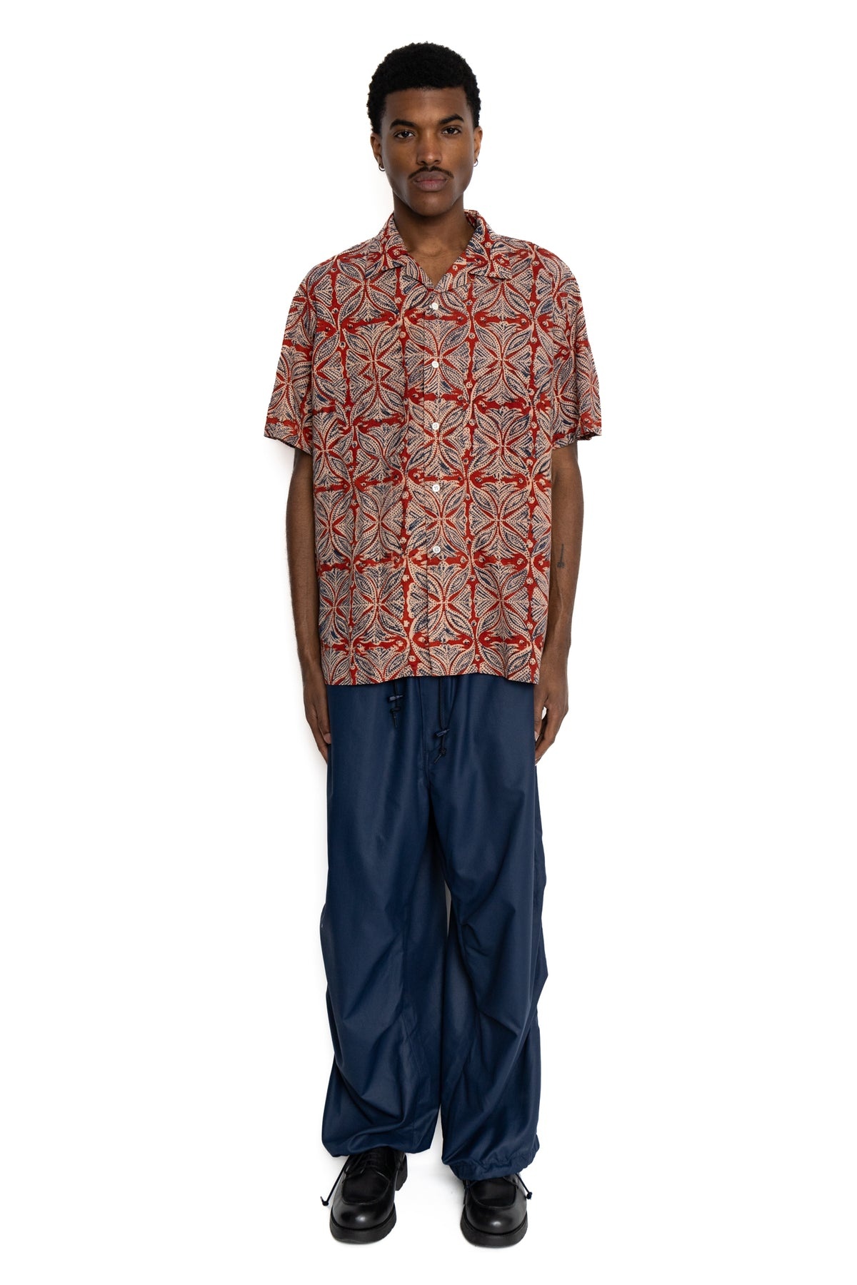 BEAMS PLUS Open Collar Block Print - Vermillion | REVERSIBLE