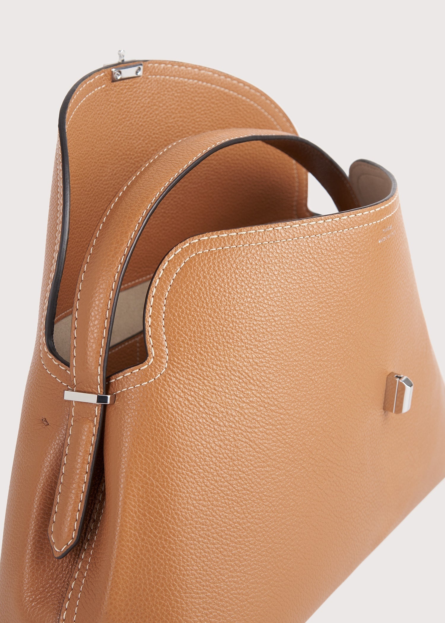 Totême T-Lock top handle tan grain | REVERSIBLE