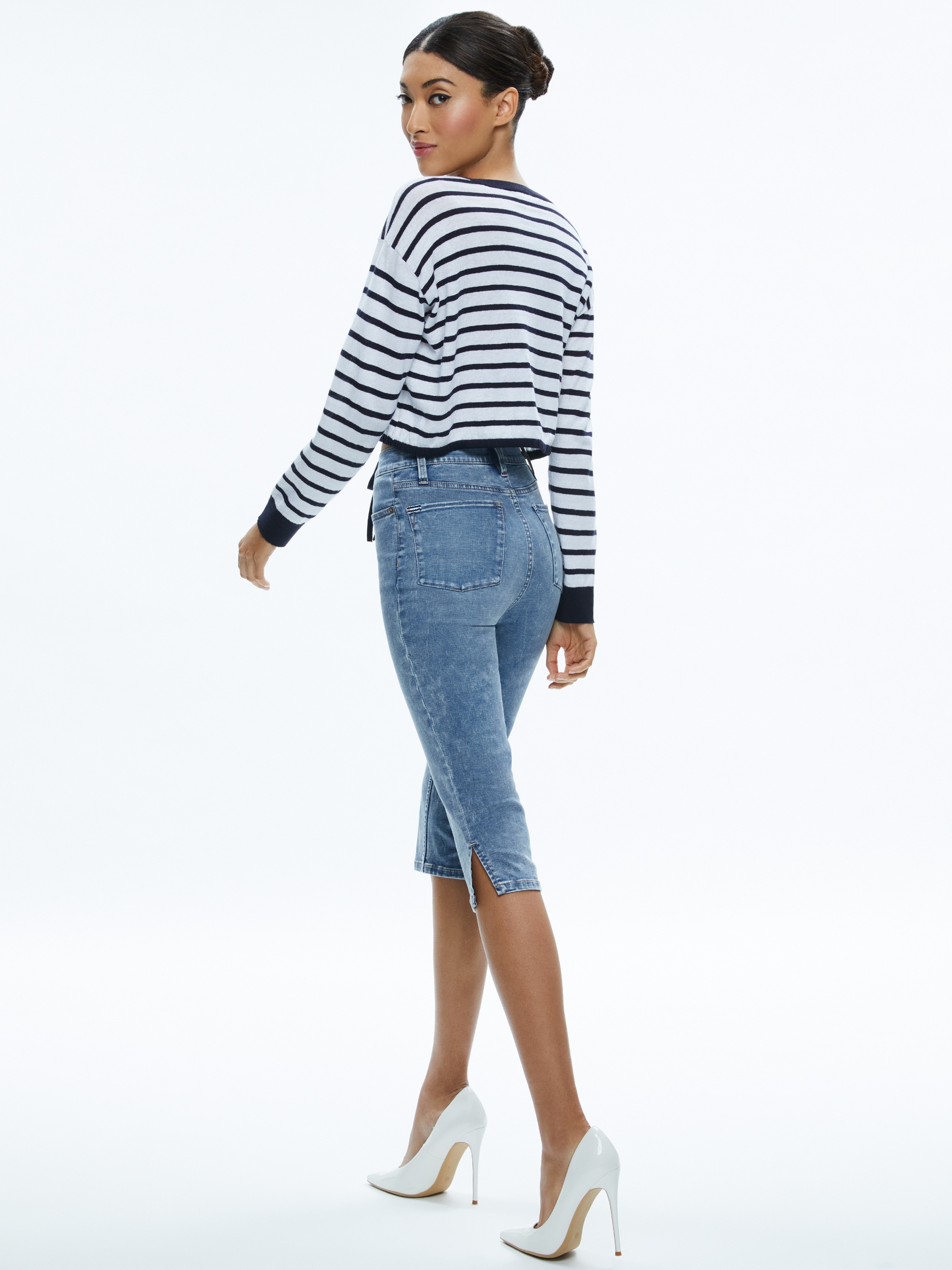 Alice + Olivia EMMIE MID RISE CLAM DIGGER JEAN | REVERSIBLE