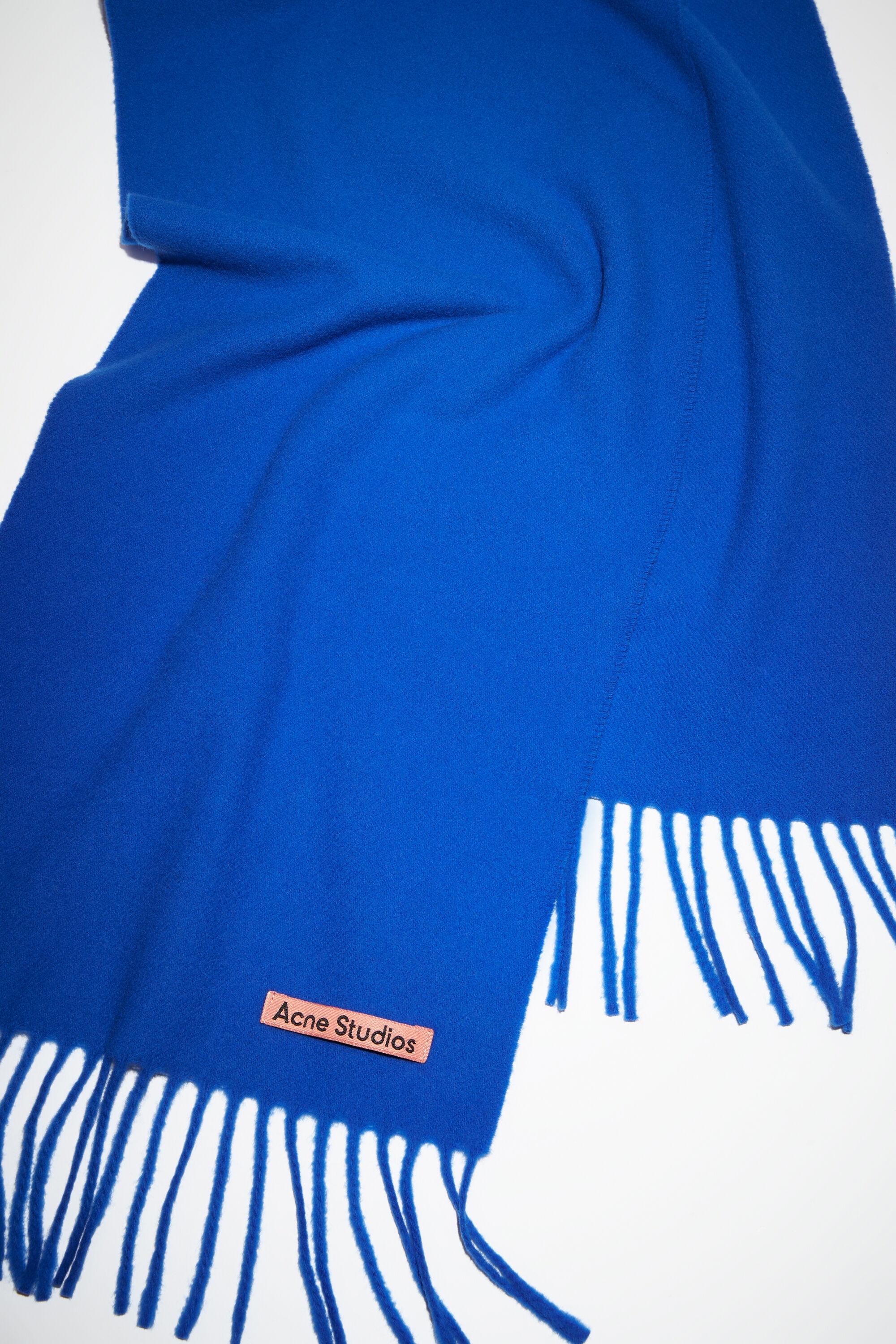 Acne Studios Fringe wool scarf - skinny - Royal blue | REVERSIBLE