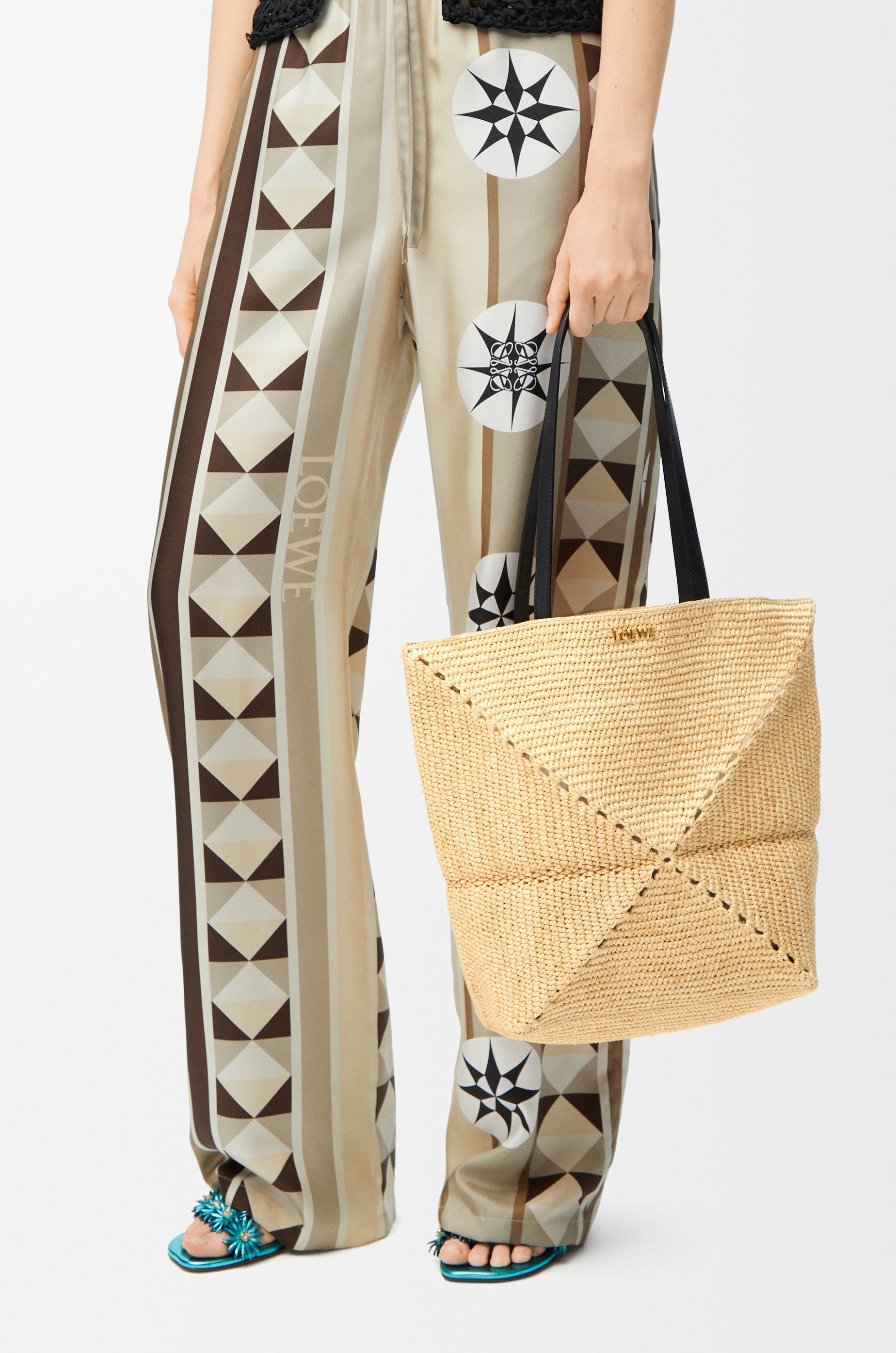 Loewe Medium Puzzle Fold tote in raffia | REVERSIBLE