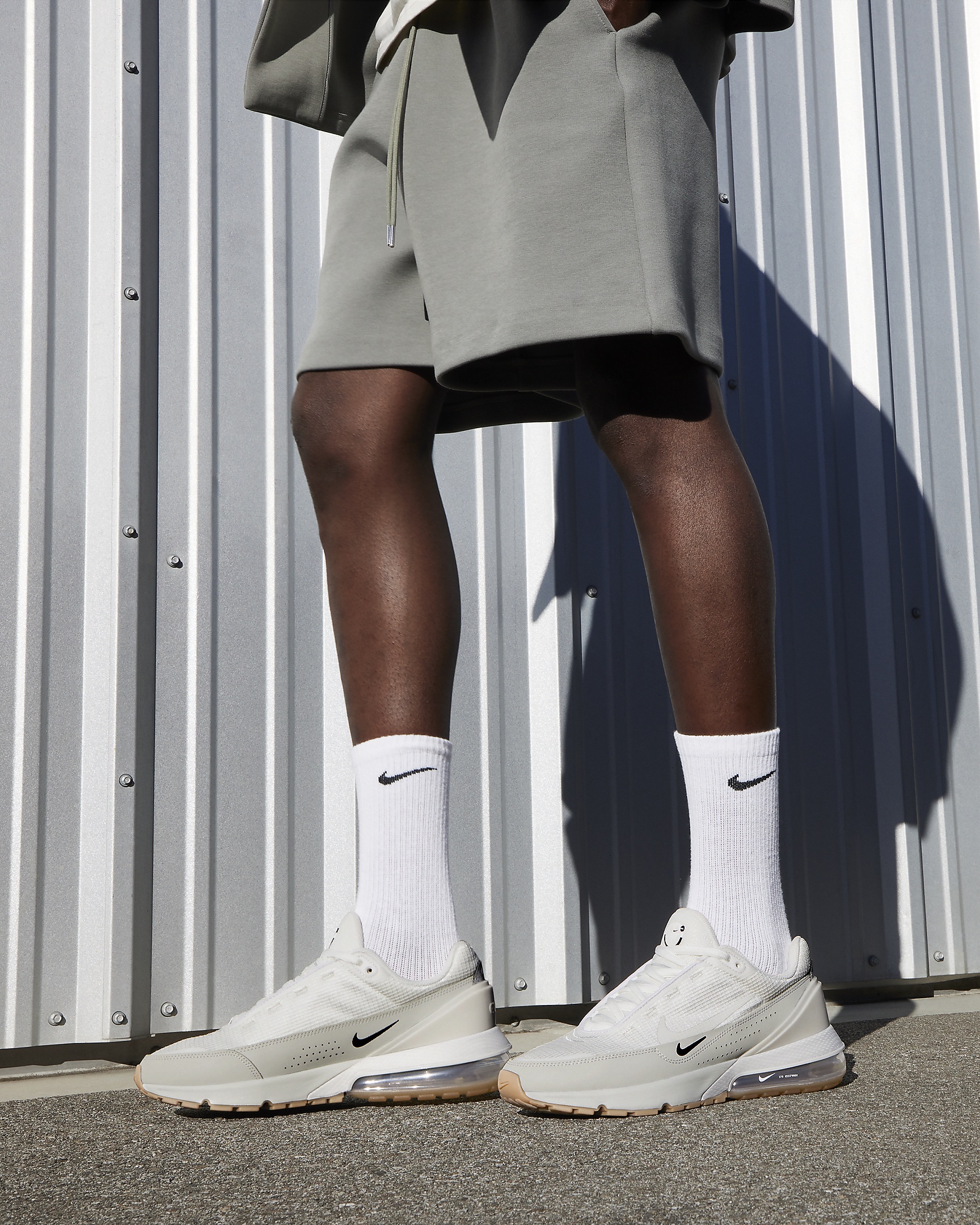 Nike Nike Men's Air Max Pulse SE Shoes | REVERSIBLE