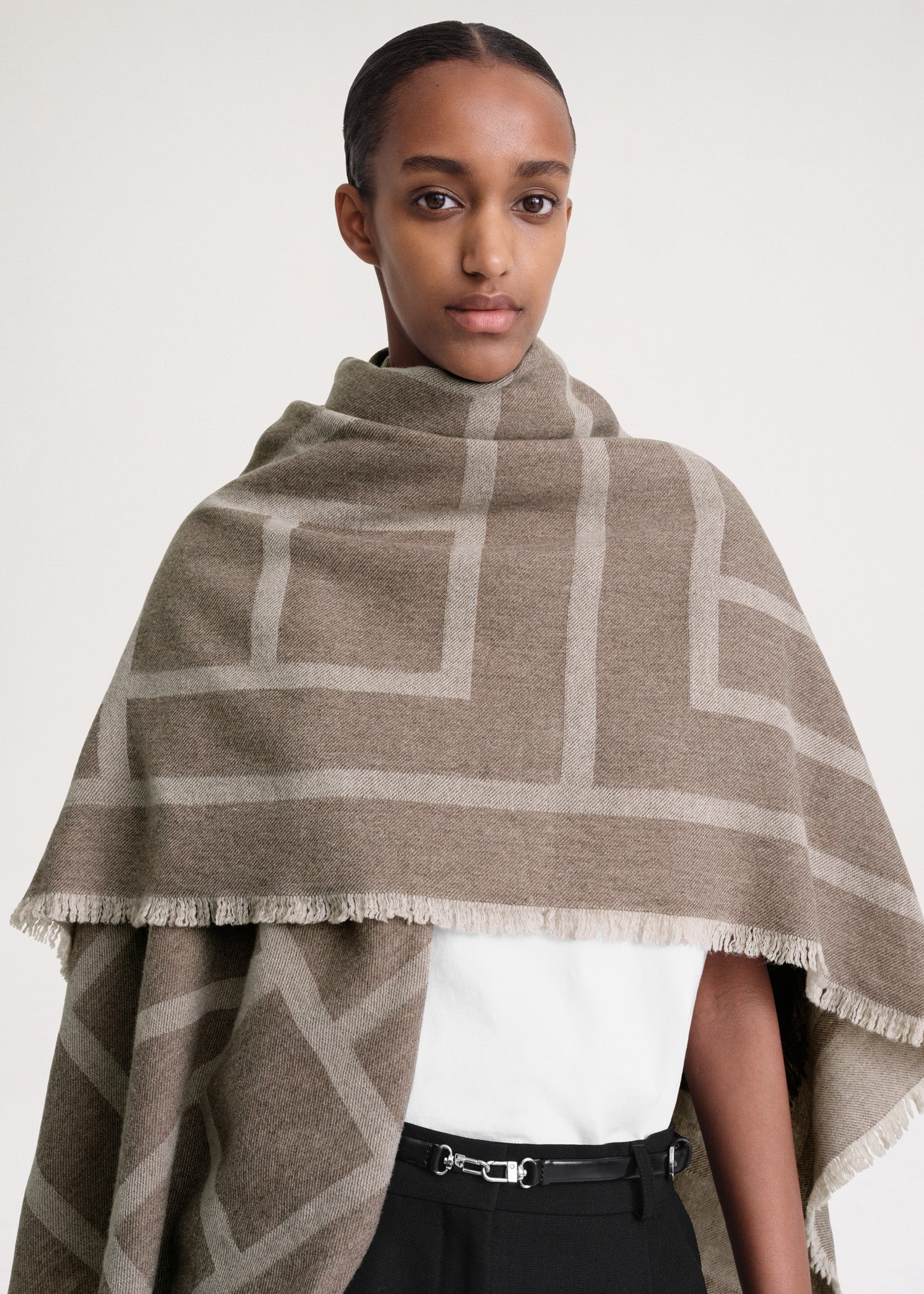 Totême Monogram wool cashmere scarf tobacco | REVERSIBLE