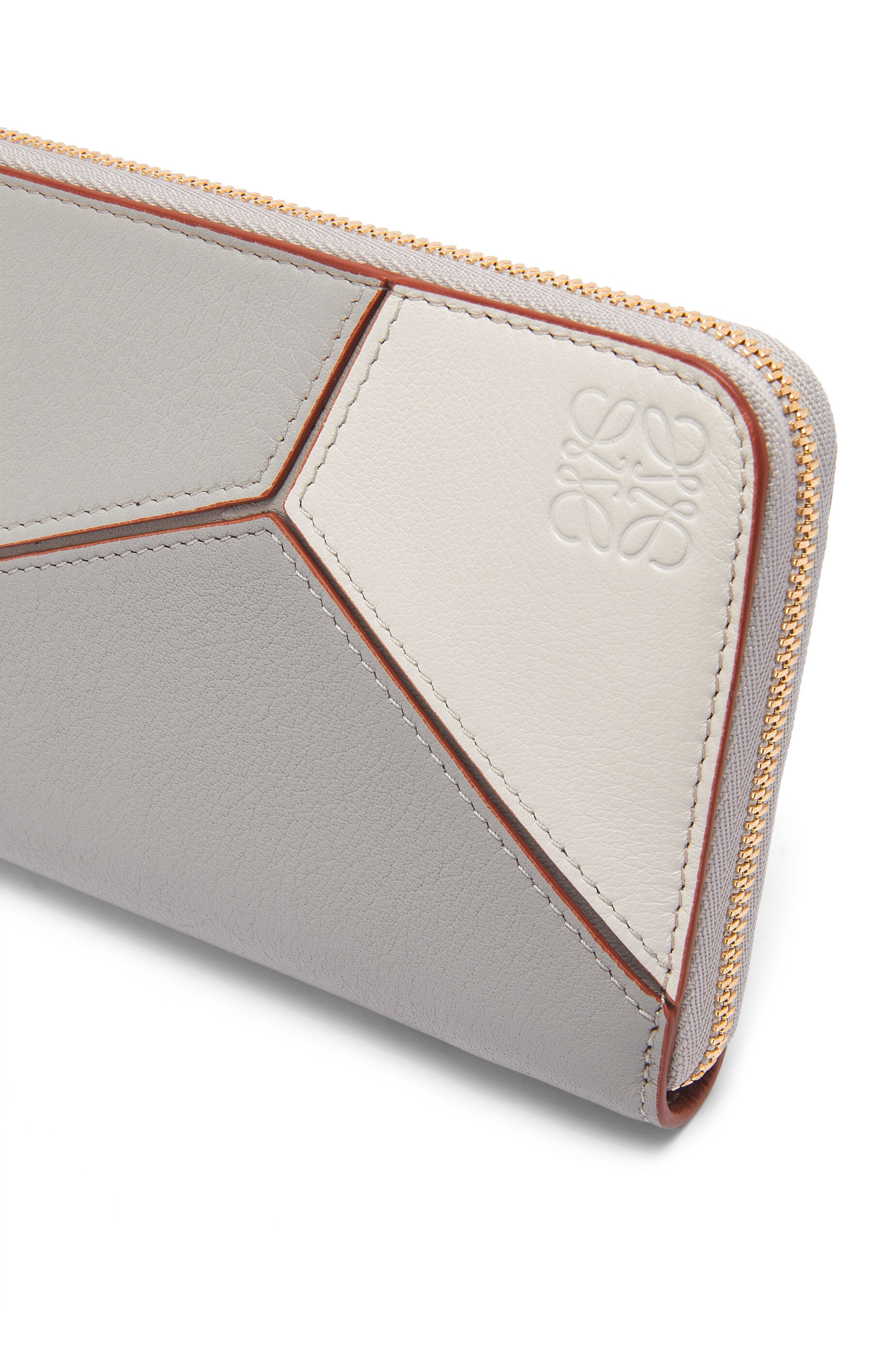 Loewe Puzzle zip around wallet in classic calfskin | REVERSIBLE